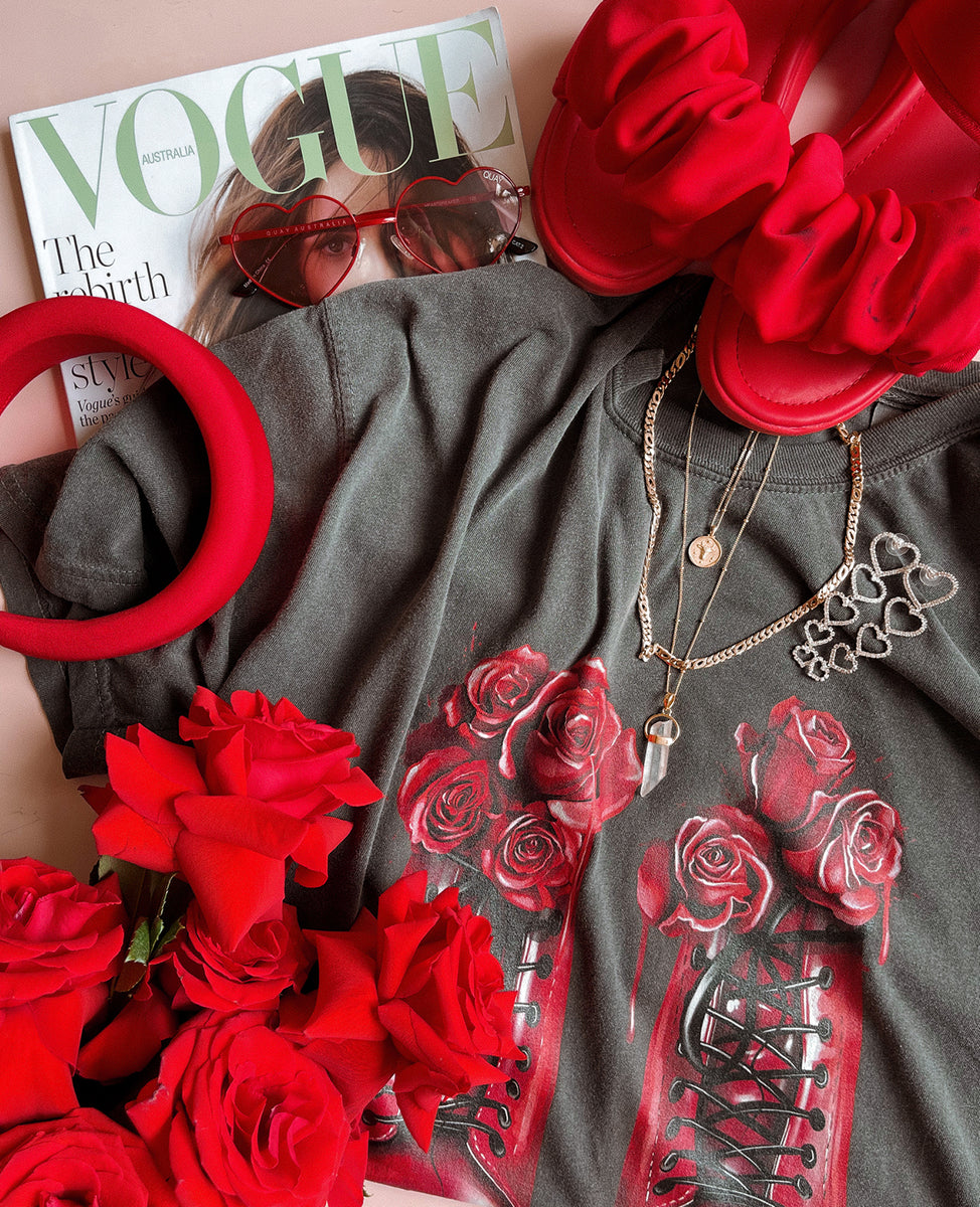 BOOTS OF ROSES VINTAGE WASH TEE – Emily Ingham Art